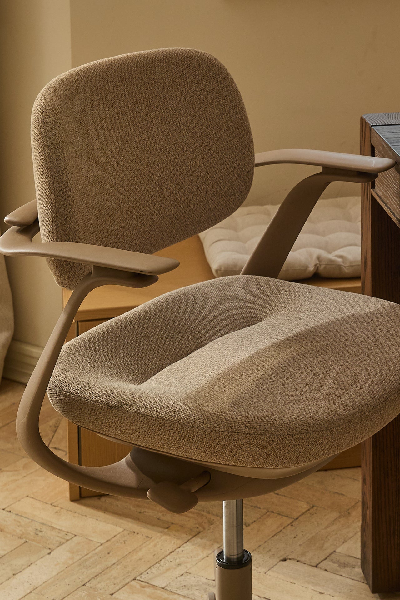 BISKIT Ergonomic Chair – TopJob